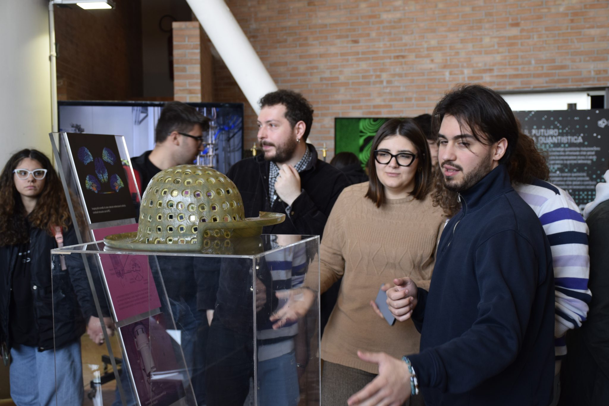 QUANTUM NEXUS THE INVISIBLE THAT UNITES US: A JOURNEY INTO QUANTUM ...